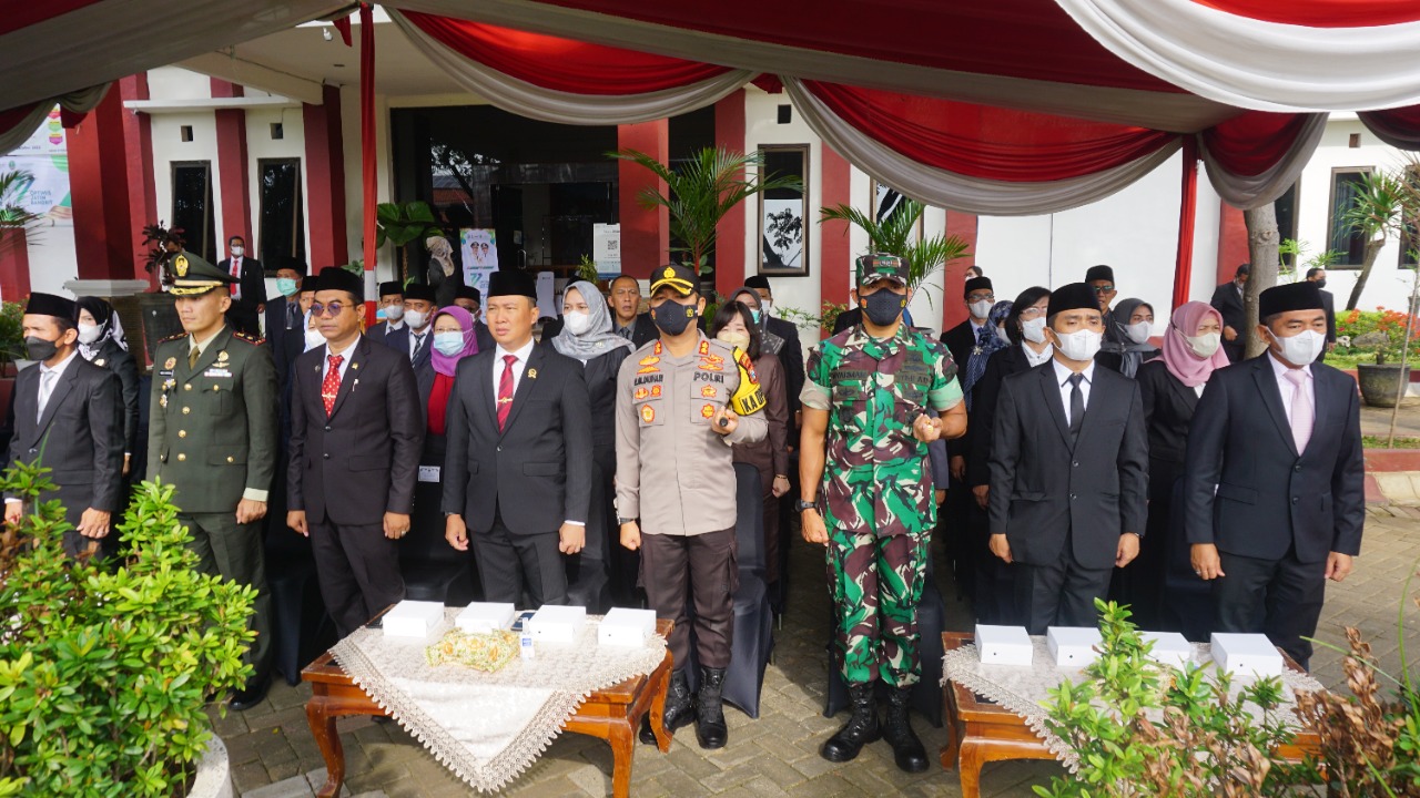 Dandim 0819 Beserta Kasdim Hadiri Peringatan Hari Jadi Ke 77 Provinsi ...